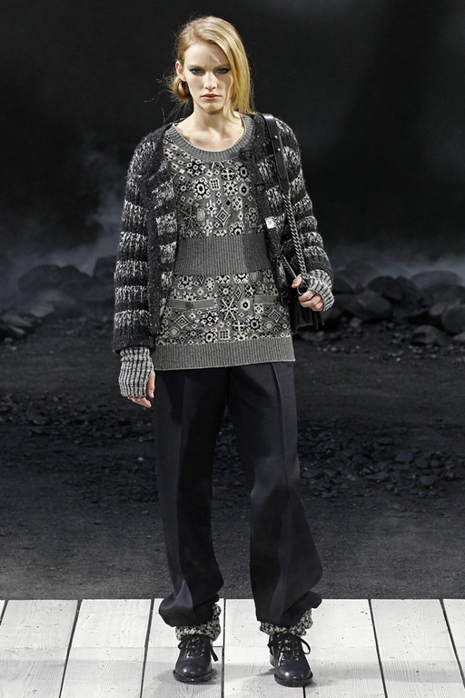 Wearable Trends: Chanel Ready-To-Wear Fall 2011, Paris Fashion Week